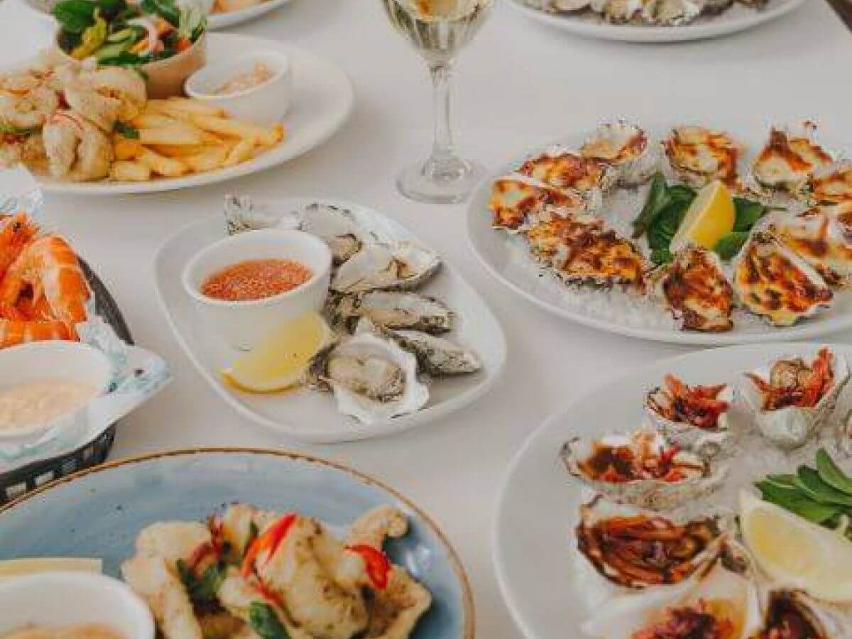 The Lakes Hotel | Eat & Drink | Love Central Coast