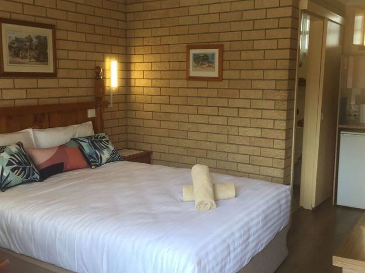 Lake Front Motel | Stay | Love Central Coast